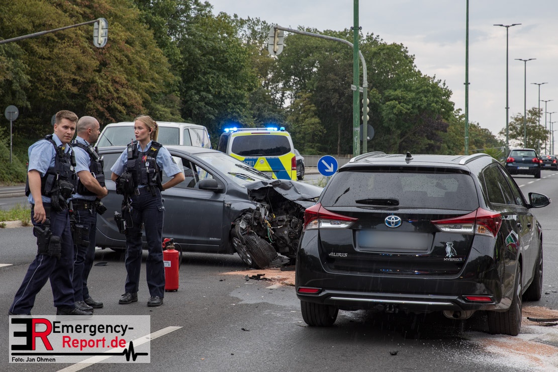 21.07.2023 – Neuss Reuschenberg – Unfall in Kreuzung: 2 Verletzte | Emergency-Report.de