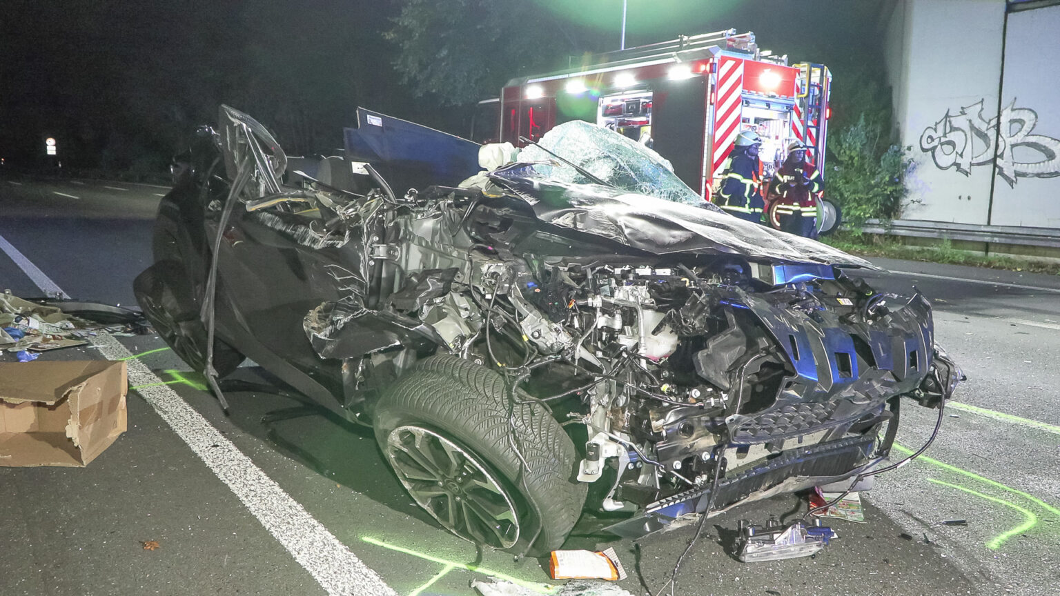 11.11.2025 – BAB 57 bei Köln – Schwerer Unfall: Kollison zwischen Auto ...